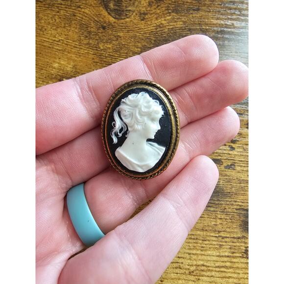 Nony New York | Jewelry | Vintage Nony New York Button Cover Lady Cameo ...